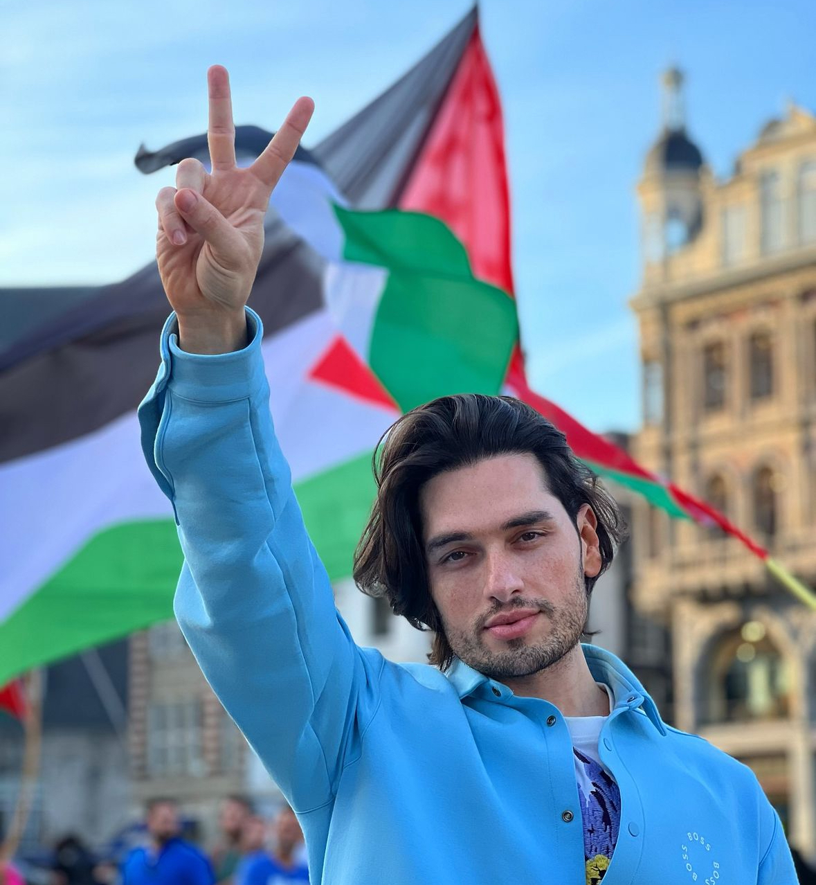 Ebraheem Al Samadi: Entrepreneur, Fashion Icon, and Advocate for Peace
